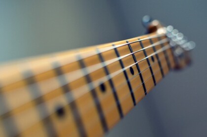 Light vs Medium Guitar Strings - Which Gauge is Right for You?