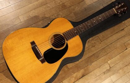 Martin 00 vs 000 Guitar Sizes Compared! (Which Acoustic to Get?)