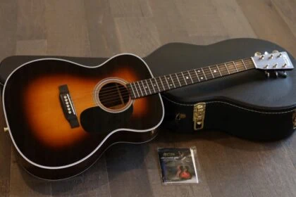 Martin 00 vs 000 Guitar Sizes Compared! (Which Acoustic to Get?)
