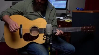 Martin 00 vs 000 Guitar Sizes Compared! (Which Acoustic to Get?)