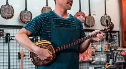 5 Japanese String Instruments with Photos & Details