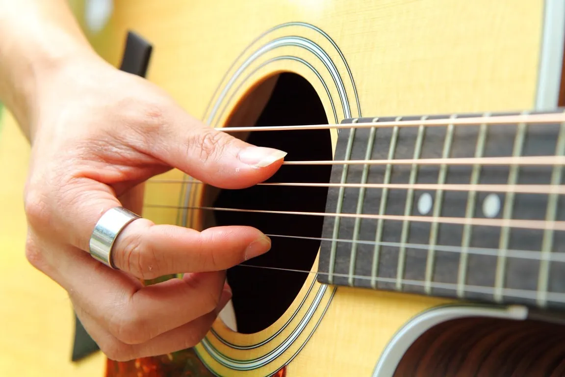 7 Types of Guitar Picking Techniques You Can Master!