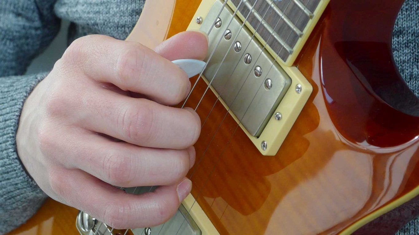 7 Types of Guitar Picking Techniques You Can Master!