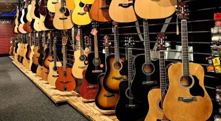 Acoustic Guitar Sizes & Picking the Right Size for You!