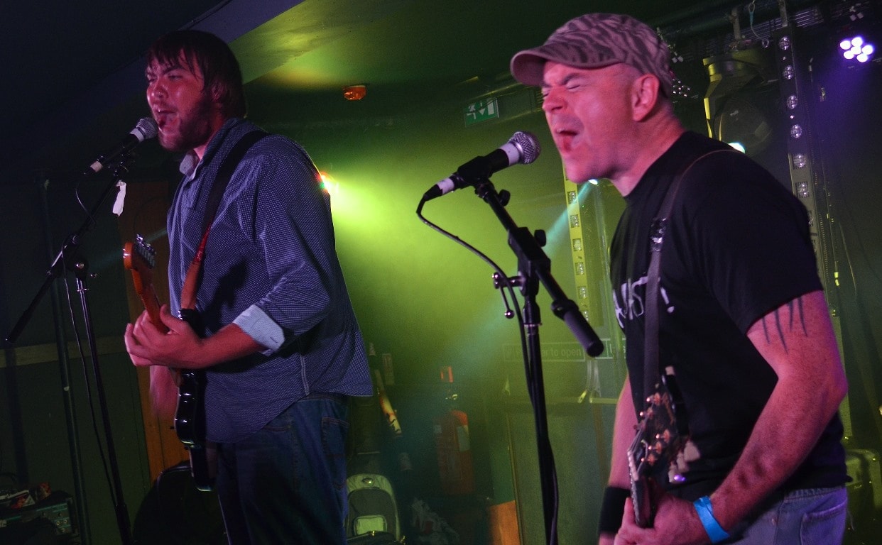 Grunge vs Punk (& 'Grungy Punk') - Music Educator Explains!