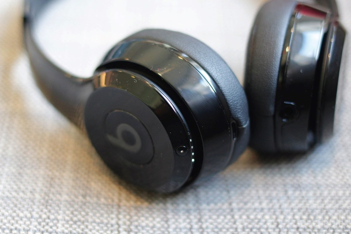 Static Noise / Buzzing in Beats Headphones / Earbuds? (Fix!)